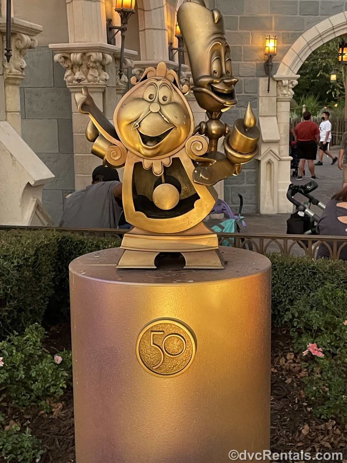 Gold Statues at Walt Disney World – A Treasure Hunt!