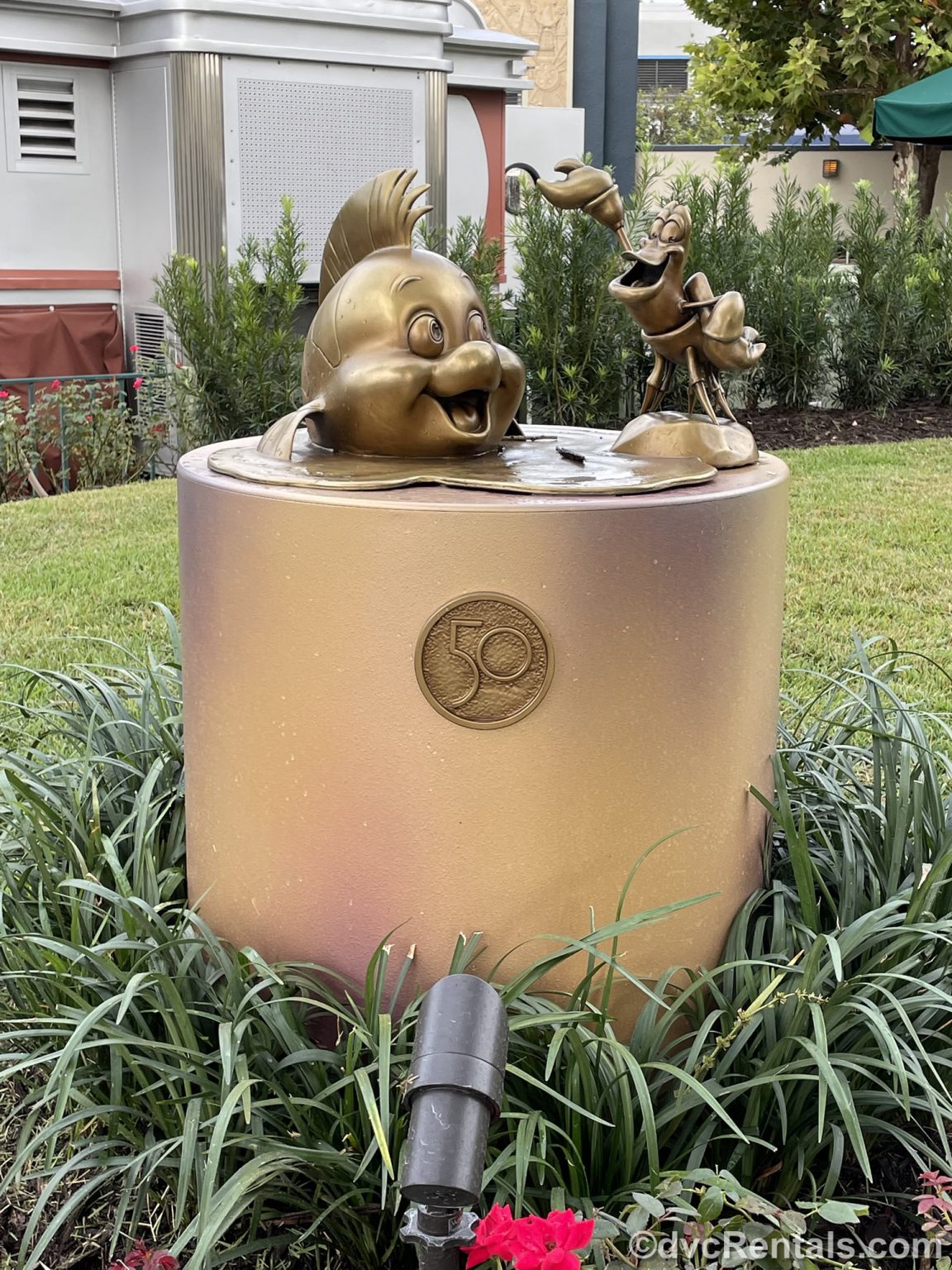 Gold Statues at Walt Disney World – A Treasure Hunt!